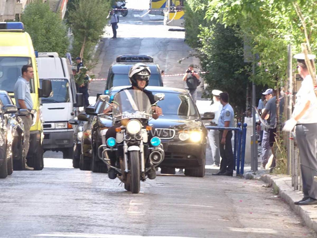 Εμανουέλ Μακρόν - Μπριζίτ Τρονιέ: Δεν θέλουν να φύγουν από την Ελλάδα ...