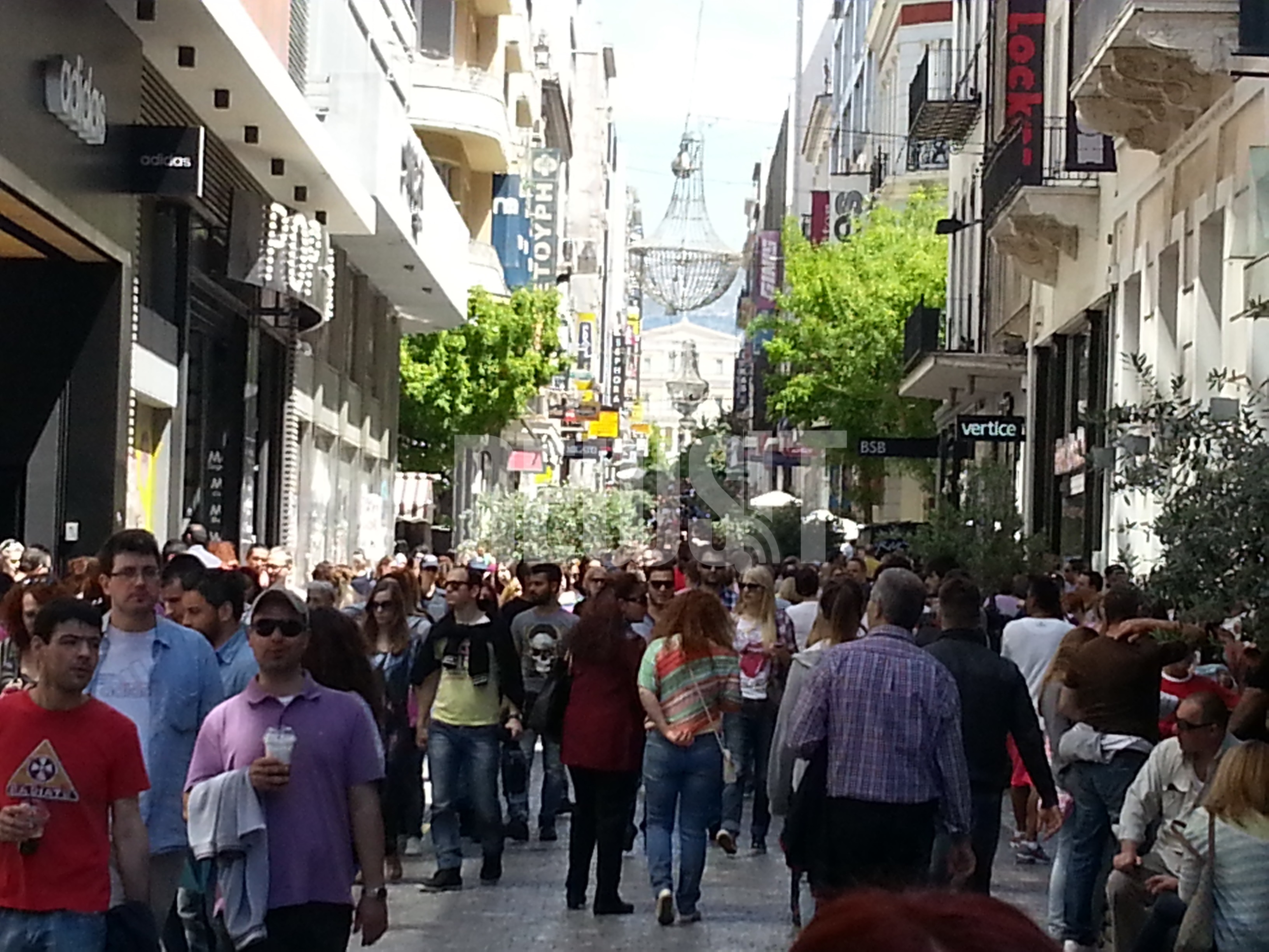 Ευκαιρία για βόλτα στην Αθήνα με ανοιχτά τα καταστήματα - ΦΩΤΟ