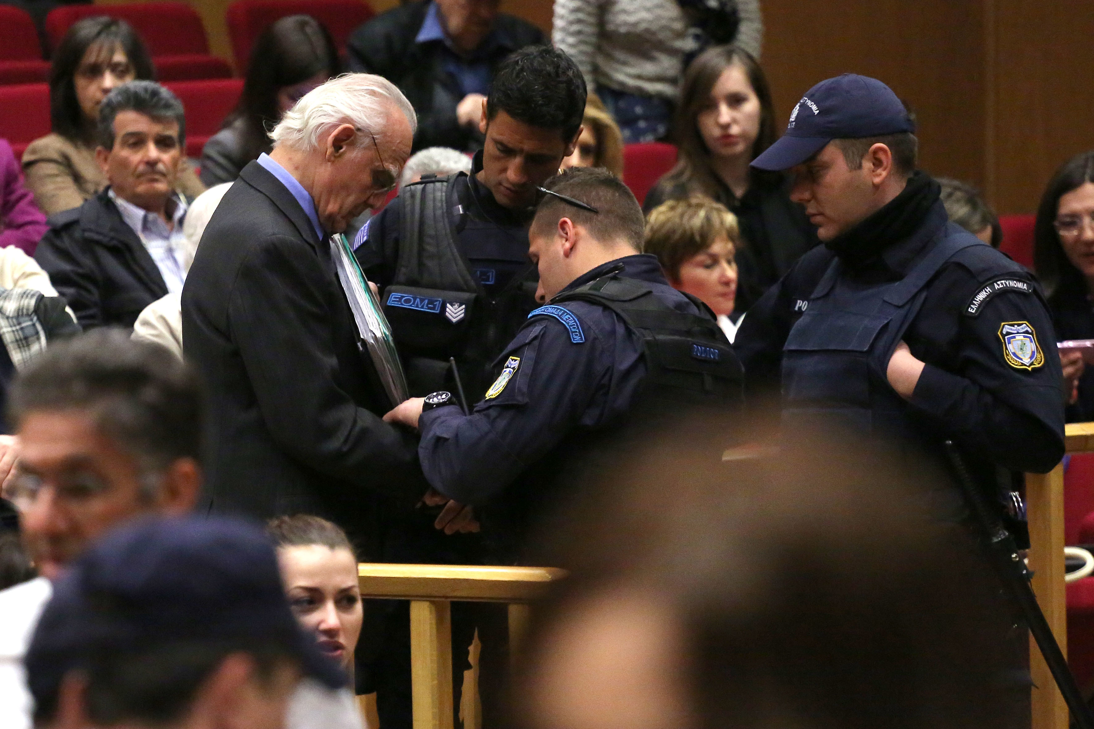 Άκης: Είμαι αθώος. Αποφυλακίστε την γυναίκα μου - Β. Σταμάτη: "Περιμένω ...