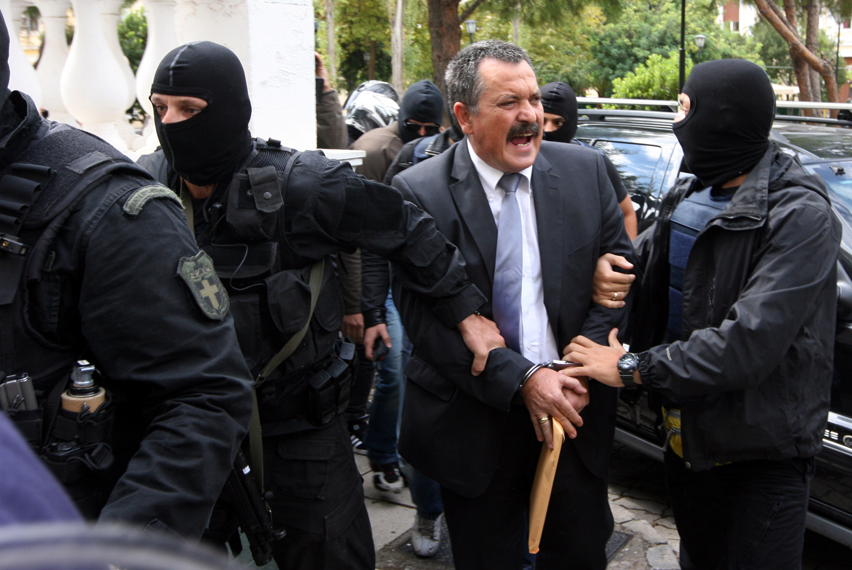 Απολογείται ο Χρήστος Παππάς - "Η Χρυσή Αυγή θα κατέβει στις εκλογές ...