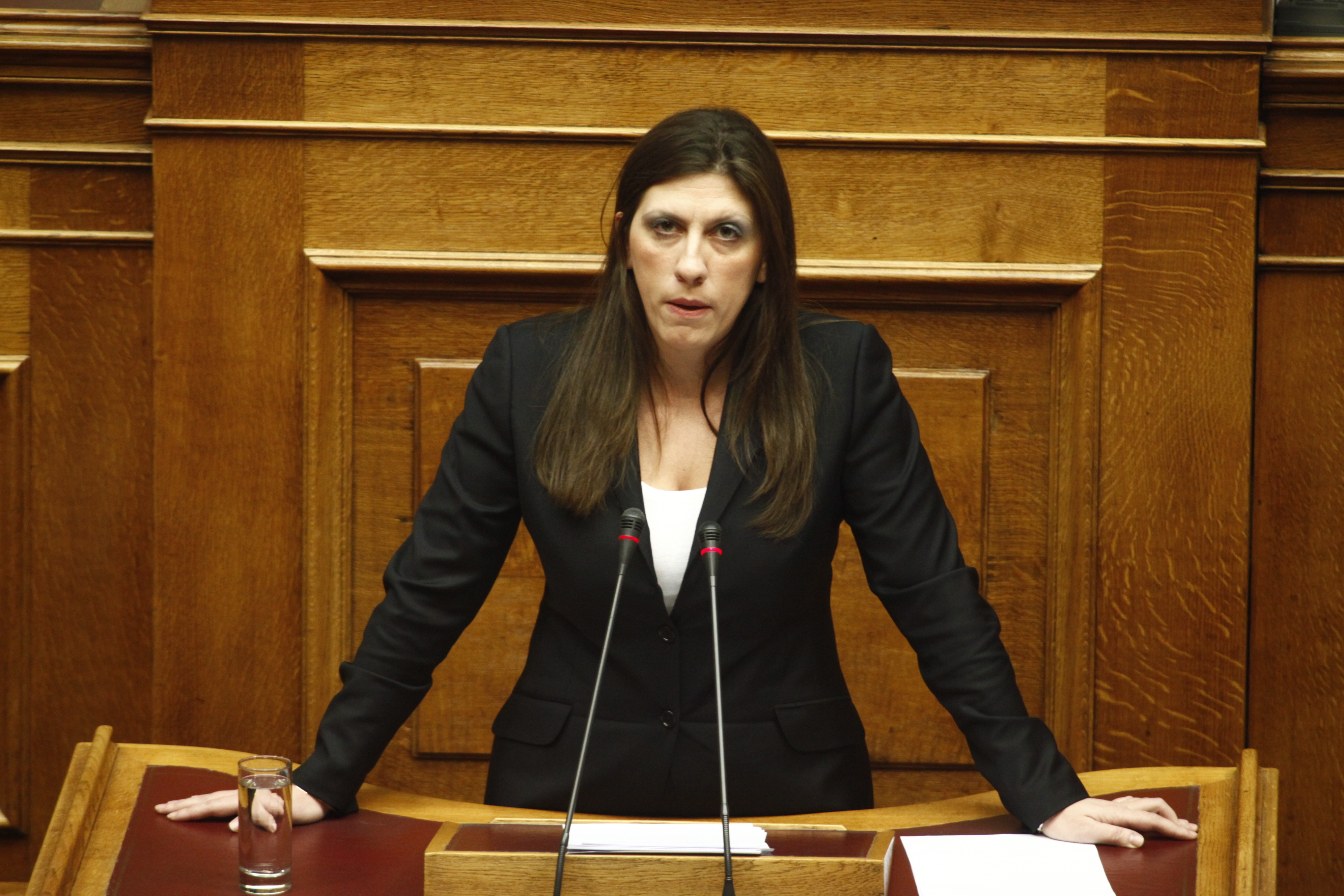 Το έλα να δεις στην Βουλή! Όλοι εναντίον της Ζωής Κωνσταντοπούλου ...