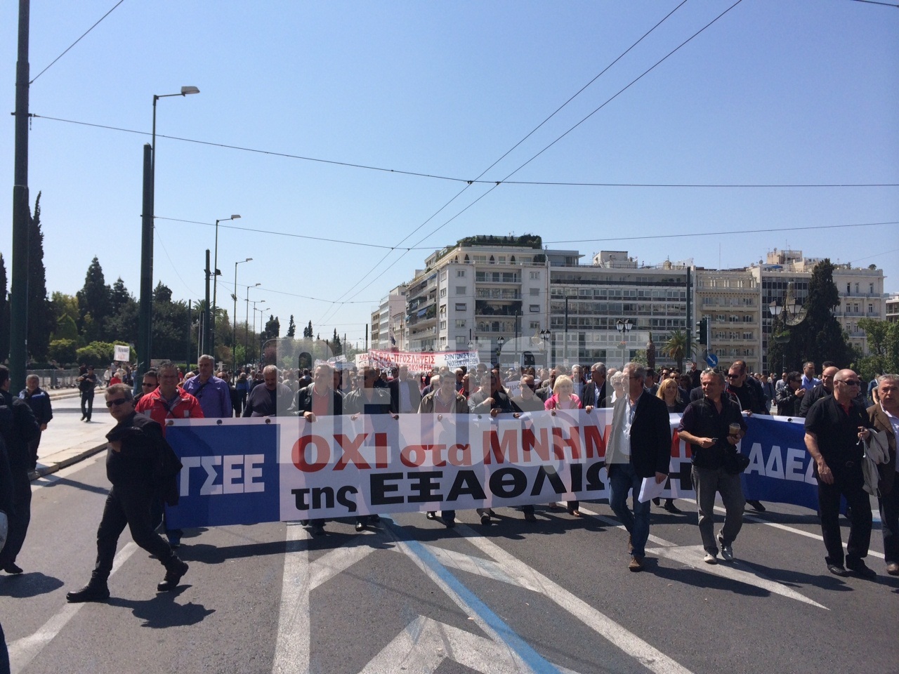 Ολοκληρώθηκε το συλλαλητήριο της ΓΣΕΕ και της ΑΔΕΔΥ - Άνοιξαν οι δρόμοι ...