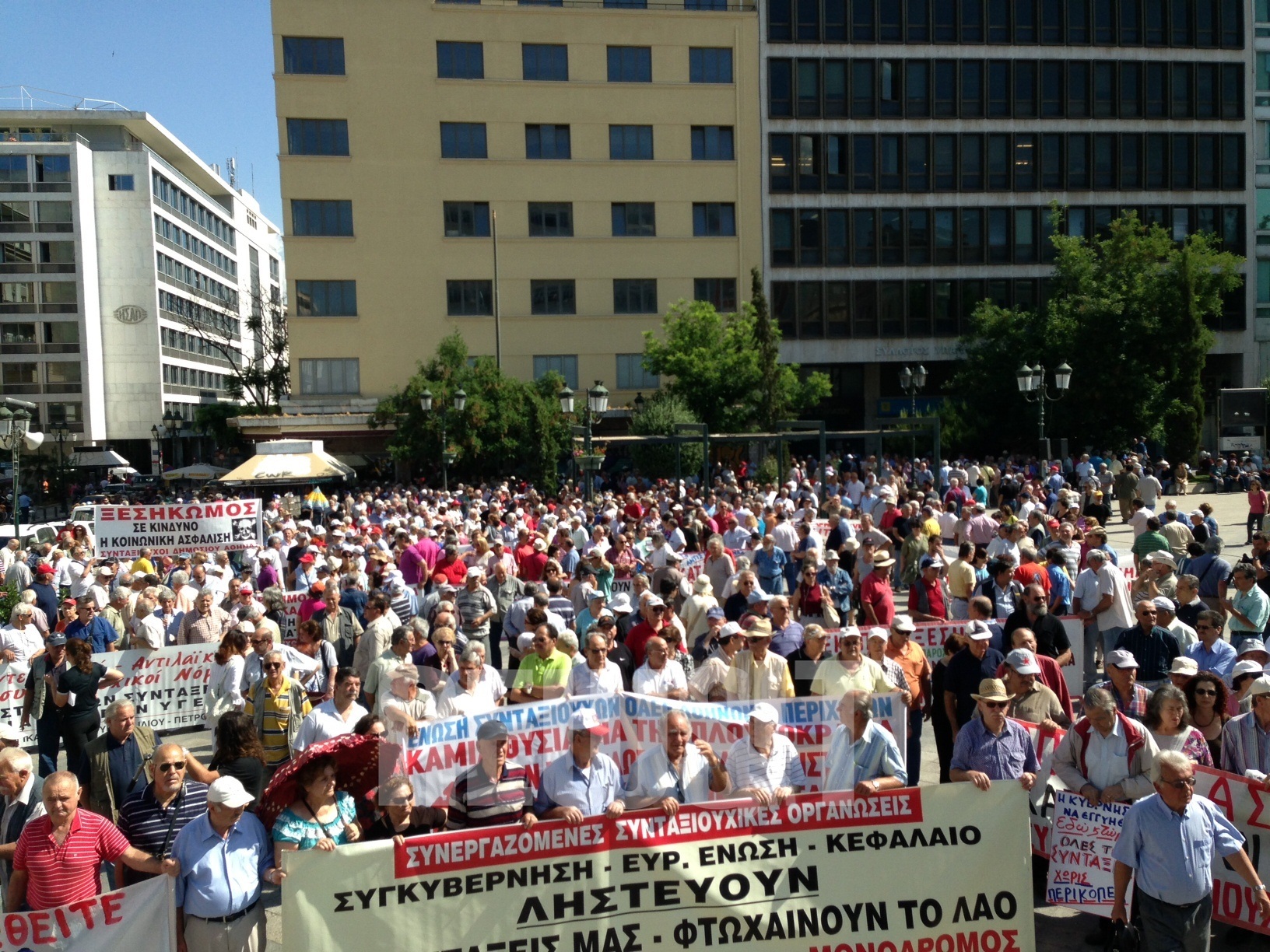 ΤΩΡΑ: Σε εξέλιξη μεγάλο συλλαλητήριο των συνταξιούχων στην Αθήνα