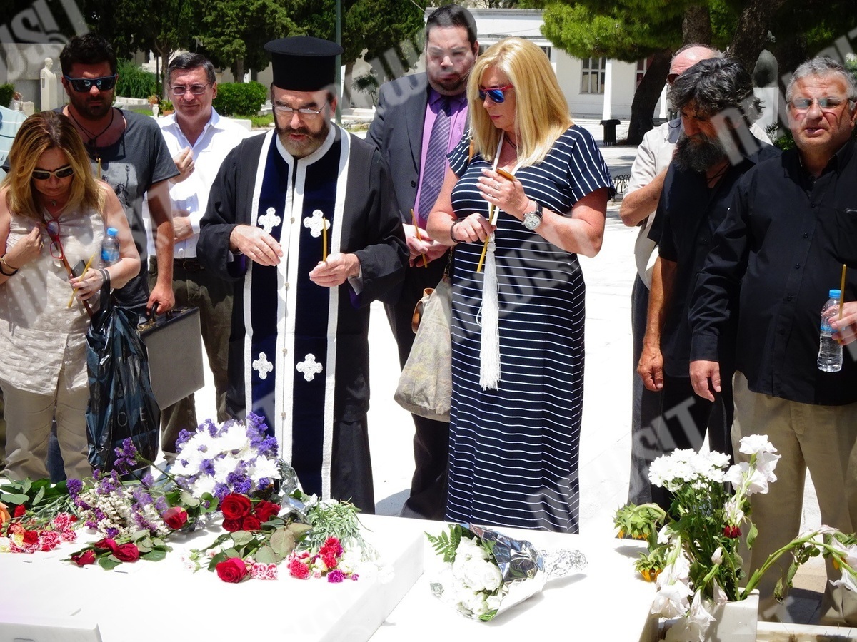 Τρεις κι ο κούκος στο τρισάγιο για τον Ανδρέα Παπανδρέου - Η μπηχτή της ...