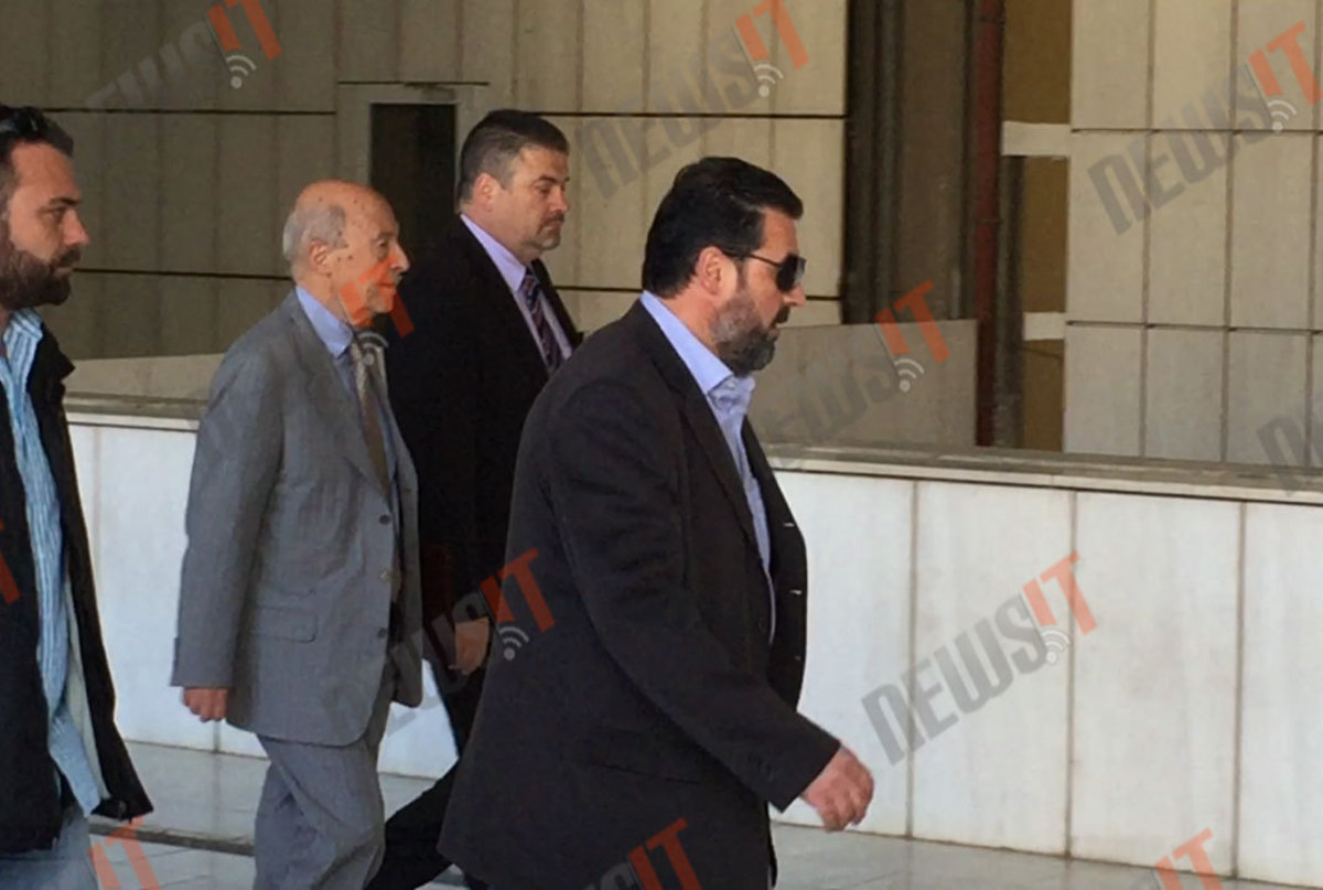 Δίκη Τσοχατζόπουλου: Βενιζέλος, Σημίτης και... Βίκυ στο δικαστήριο