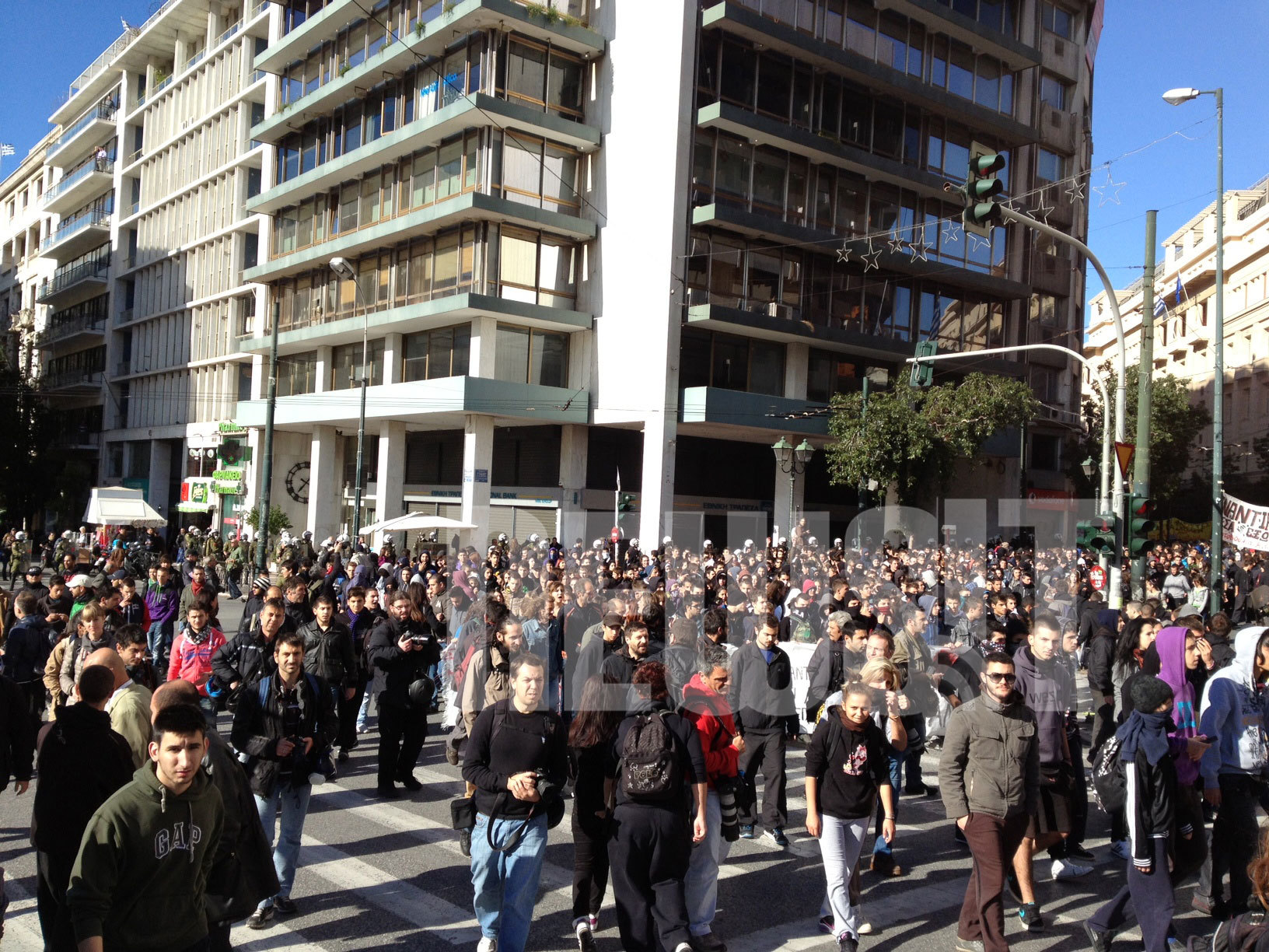 Στα Προπύλαια η πορεία μνήμης για τον Αλέξη Γρηγορόπουλο - Χιλιάδες ...