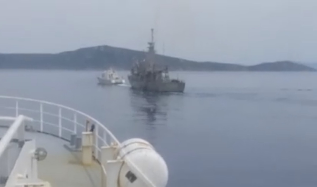 Οινούσσες: Βίντεο ντοκουμέντο! Το ελληνικό Πολεμικό Ναυτικό "διώχνει ...
