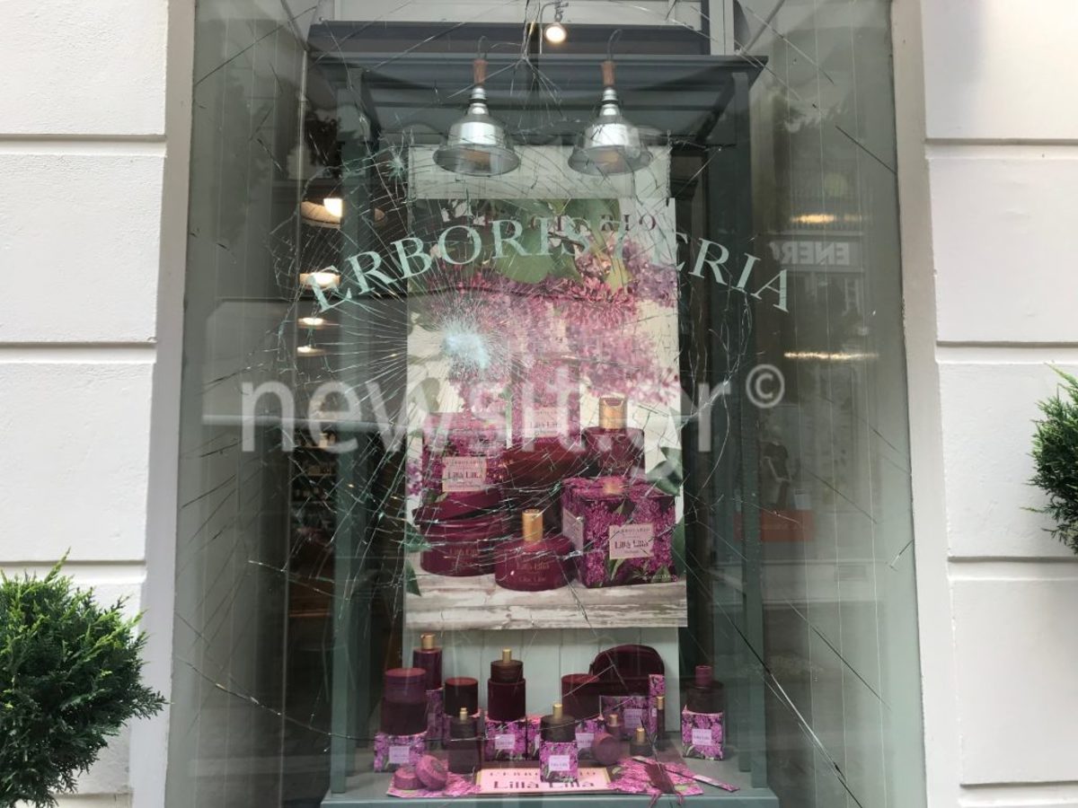 Anarchists smash shop windows in solidarity with hunger-striker, police ...