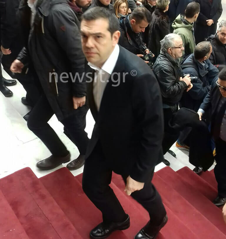 Περικλής Παναγόπουλος, κηδεία: Σπαρακτικό τελευταίο βλέμμα συζύγου ...