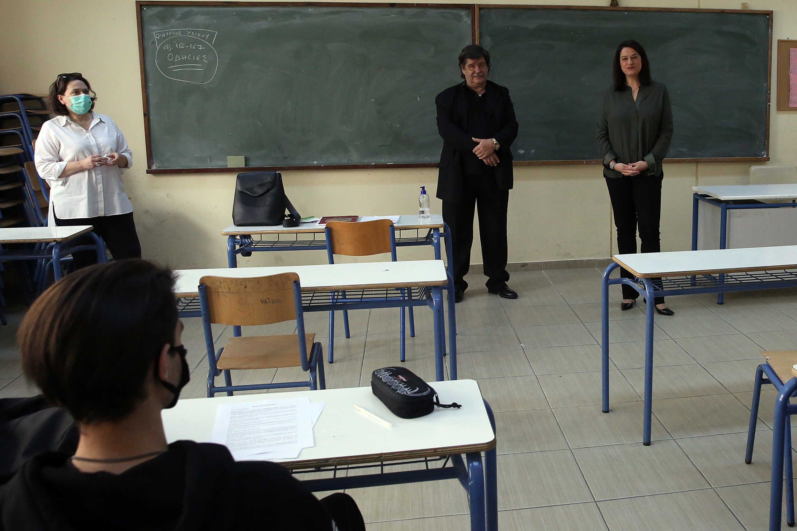 Θεσσαλονίκη: Μάθημα με γάντια και μάσκες! Πόσοι μαθητές πήγαν στα σχολεία