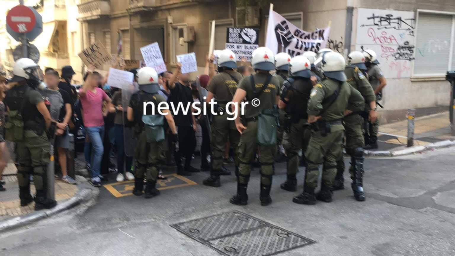 Ένταση στο κέντρο της Αθήνας σε διαμαρτυρία για τον Φλόιντ – Μία ...