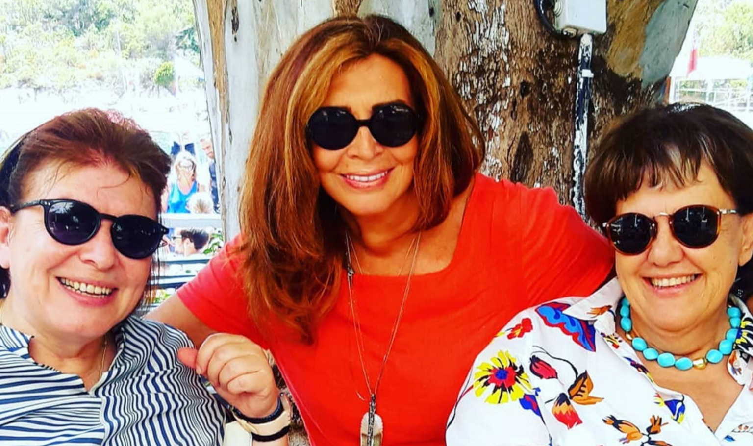 Η φωτογραφία της Μιμής Ντενίση με την Λίνα Μενδώνη και την Άννα ...