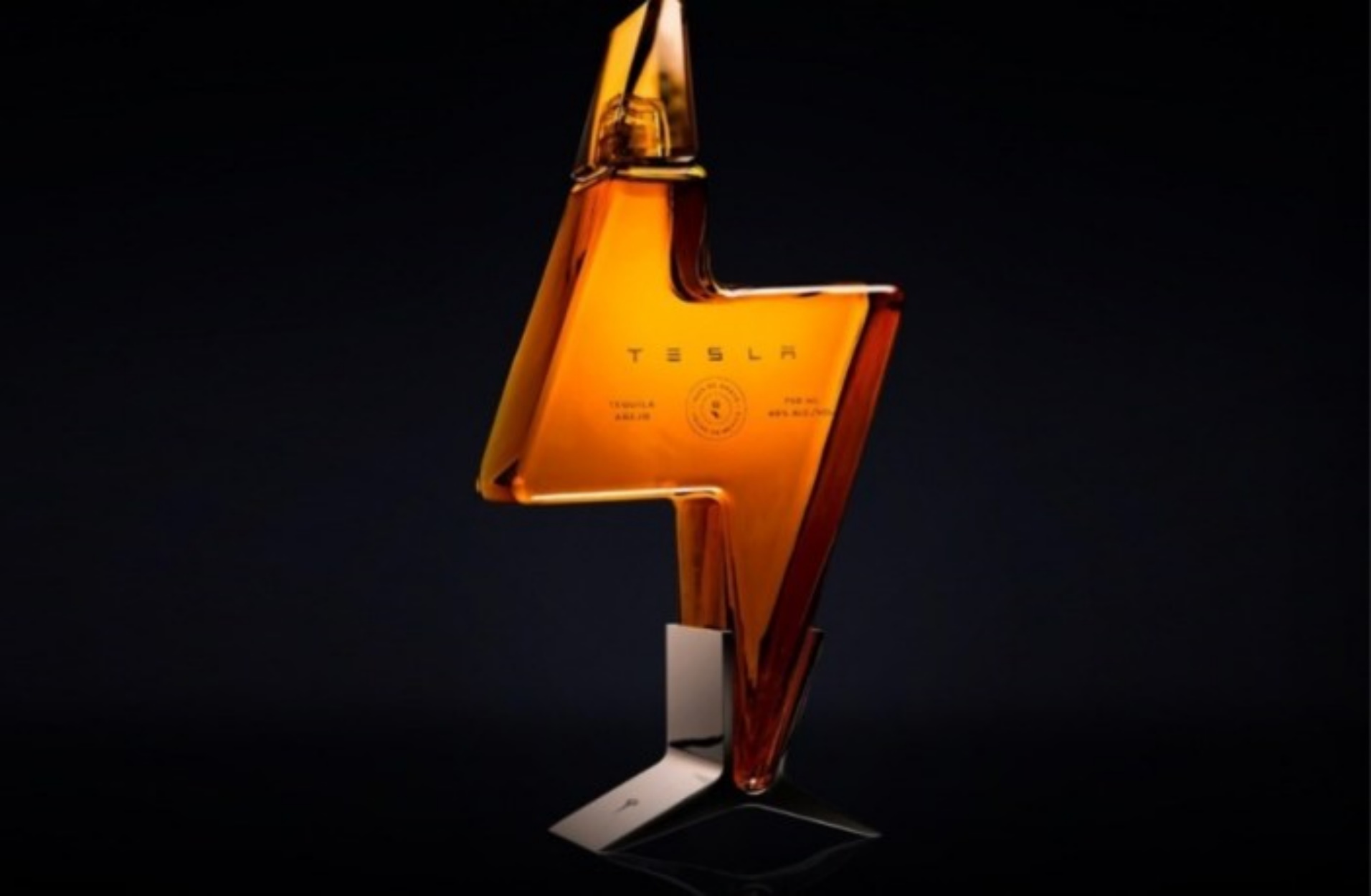 Ο Έλον Μασκ κυκλοφόρησε την τεκίλα της Tesla, την Teslaquila