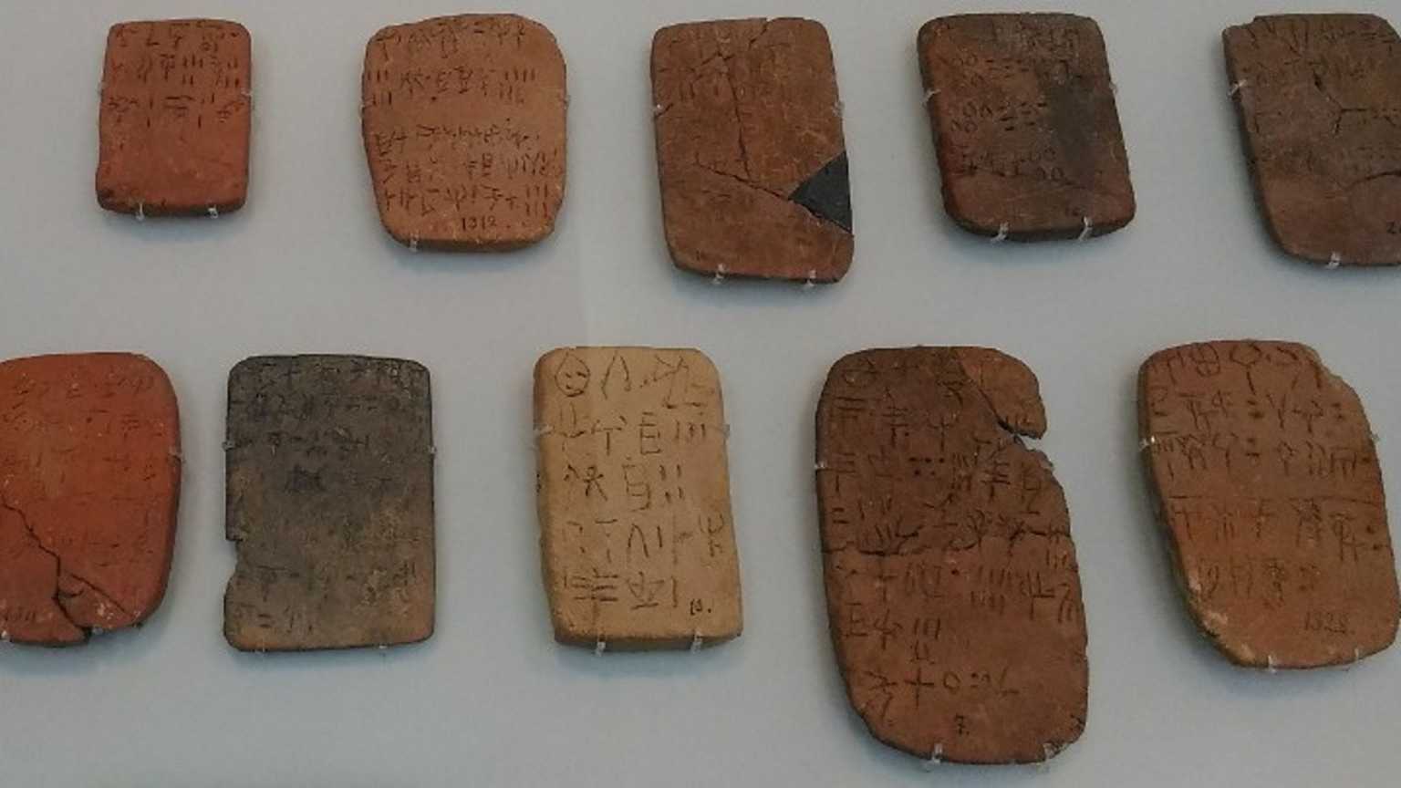 Γραμμική Α: Γιατί μπορούμε να τη «διαβάσουμε», αλλά δεν μπορούμε να την ...
