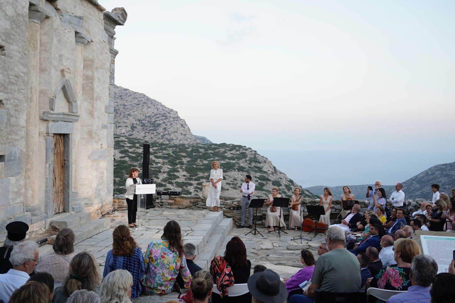 Σίκινος: Αποδόθηκε στο κοινό το μοναδικό μνημείο της Επισκοπή ...