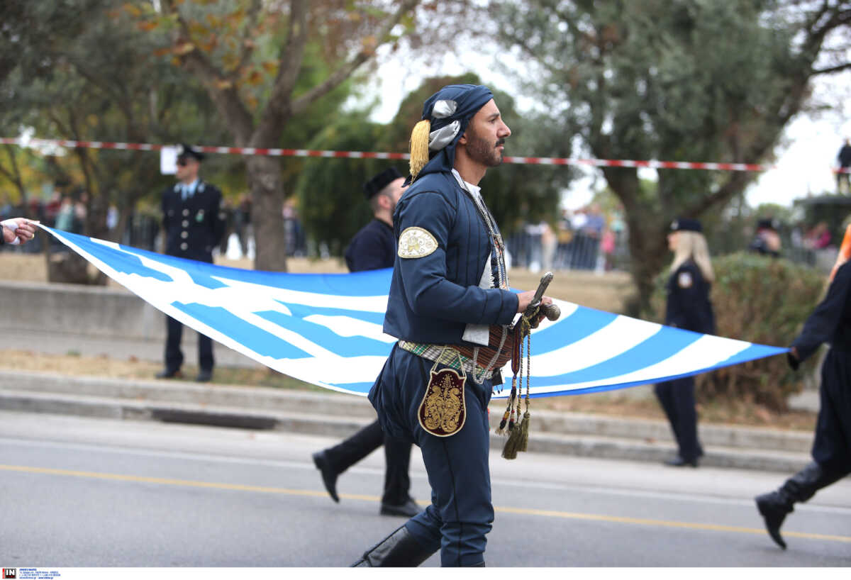 Στρατιωτική παρέλαση 28ης Οκτωβρίου στη Θεσσαλονίκη: Η γυναίκα που ...