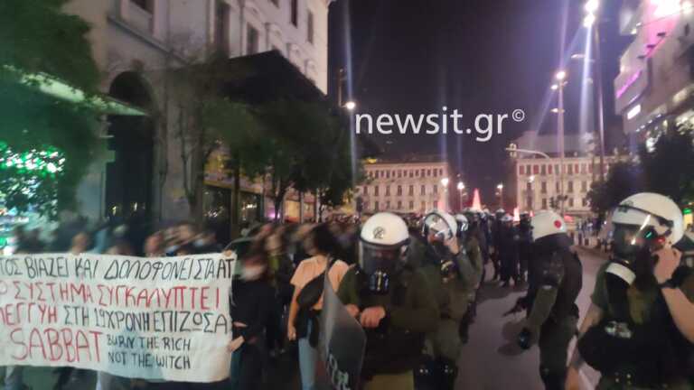 Διαμαρτυρία και πορεία στην Αθήνα για τον βιασμό της 19χρονης στο ΑΤ ...
