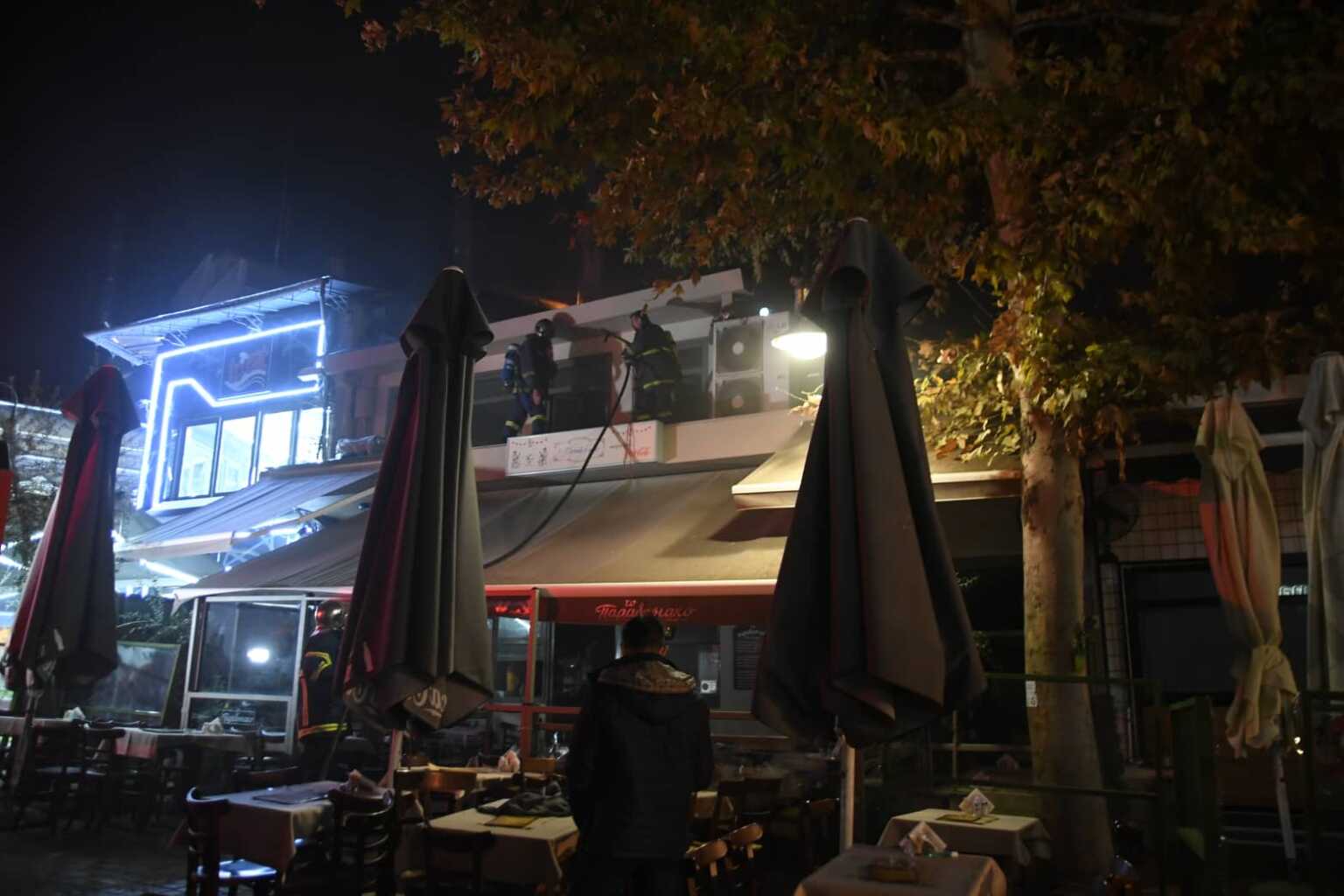 Λάρισα: Φωτιά σε ψητοπωλείο - Δείτε εικόνες από το σημείο και την ...