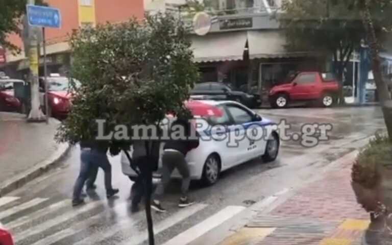 Λαμία: Γίνεται viral το περιπολικό που τα βρήκε σκούρα σε μικρή ανηφόρα ...