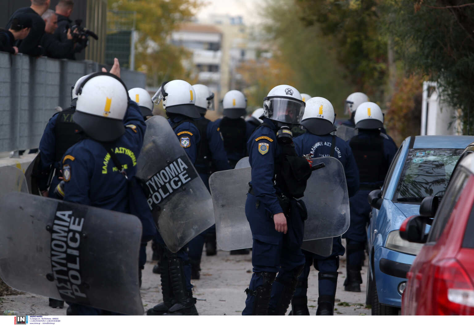 Επεισόδια Ρομά - αστυνομίας στο Μενίδι: Πυροβόλησαν στο πρόσωπο ...
