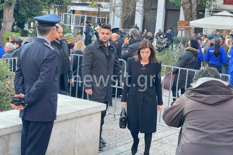 Στην Μητρόπολη Αθηνών η Αννα Μισέλ Ασημακοπούλου για την κηδεία του ...