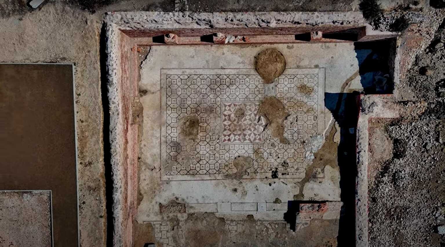 Κορινθία: Η γαλάζια πολιτεία των νεκρών - Οι εκπληκτικές αρχαίες ...