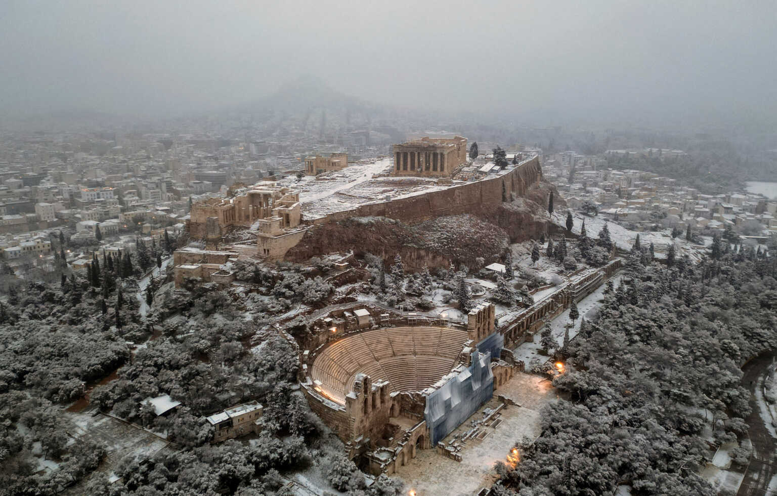 Η Ακρόπολη στα λευκά κάνει τον γύρο του κόσμου μέσα από το Reuters