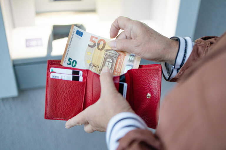 Συντάξεις: Οι δικαιούχοι του επιδόματος των 300, των 250 και των 200 ...