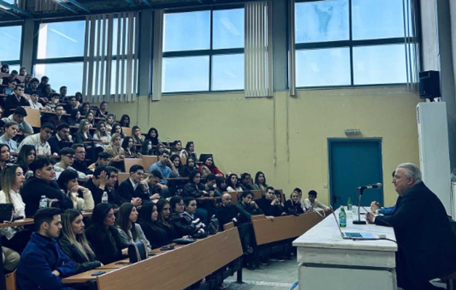 Σάκης Κεχαγιόγλου στη Νομική Κομοτηνής για τις δύο τραγωδίες στα Τέμπη ...