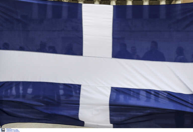 Ελληνική Σημαία: H ιστορία, η σημασία και οι κανόνες του Εθνικού μας ...