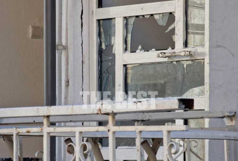 Φωτογραφίες από την επίθεση με πέτρες και ξύλα στο σπίτι του 63χρονου ...