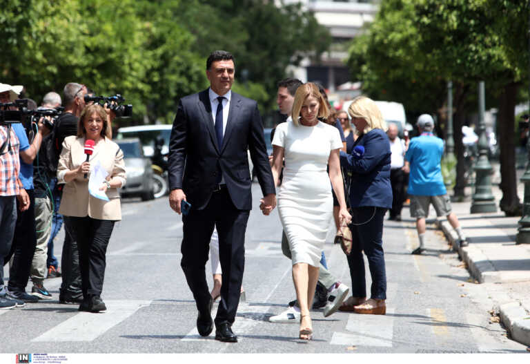 Ορκωμοσία νέας κυβέρνησης: Εντυπωσιακή η Τζένη Μπαλατσινού στο πλευρό ...