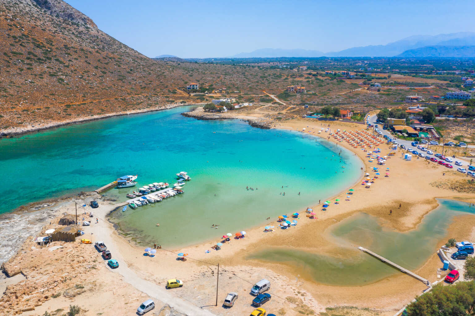 Πώς είναι σήμερα η παραλία Σταυρός στην Κρήτη όπου γυρίστηκε η θρυλική ...