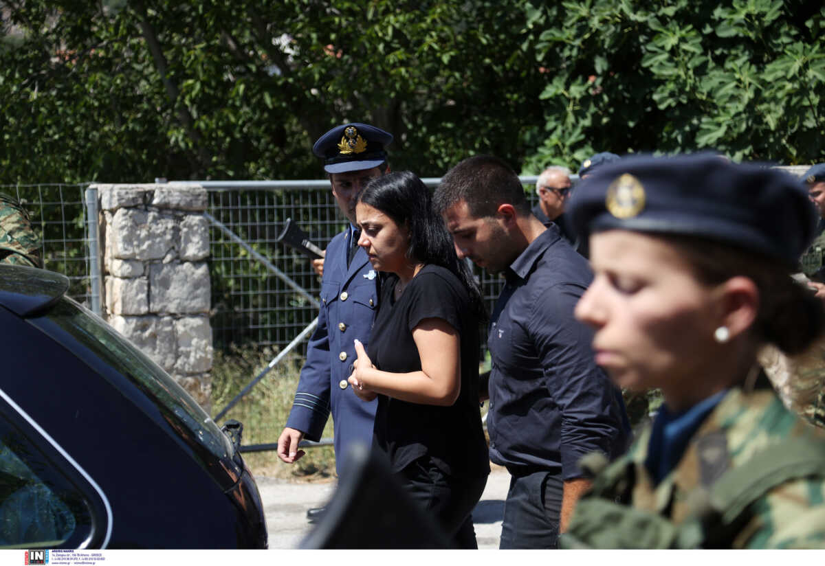 Κηδεία Χρήστου Μουλά: «Αθάνατος» φώναξαν τα Χανιά για τον ήρωά τους ...