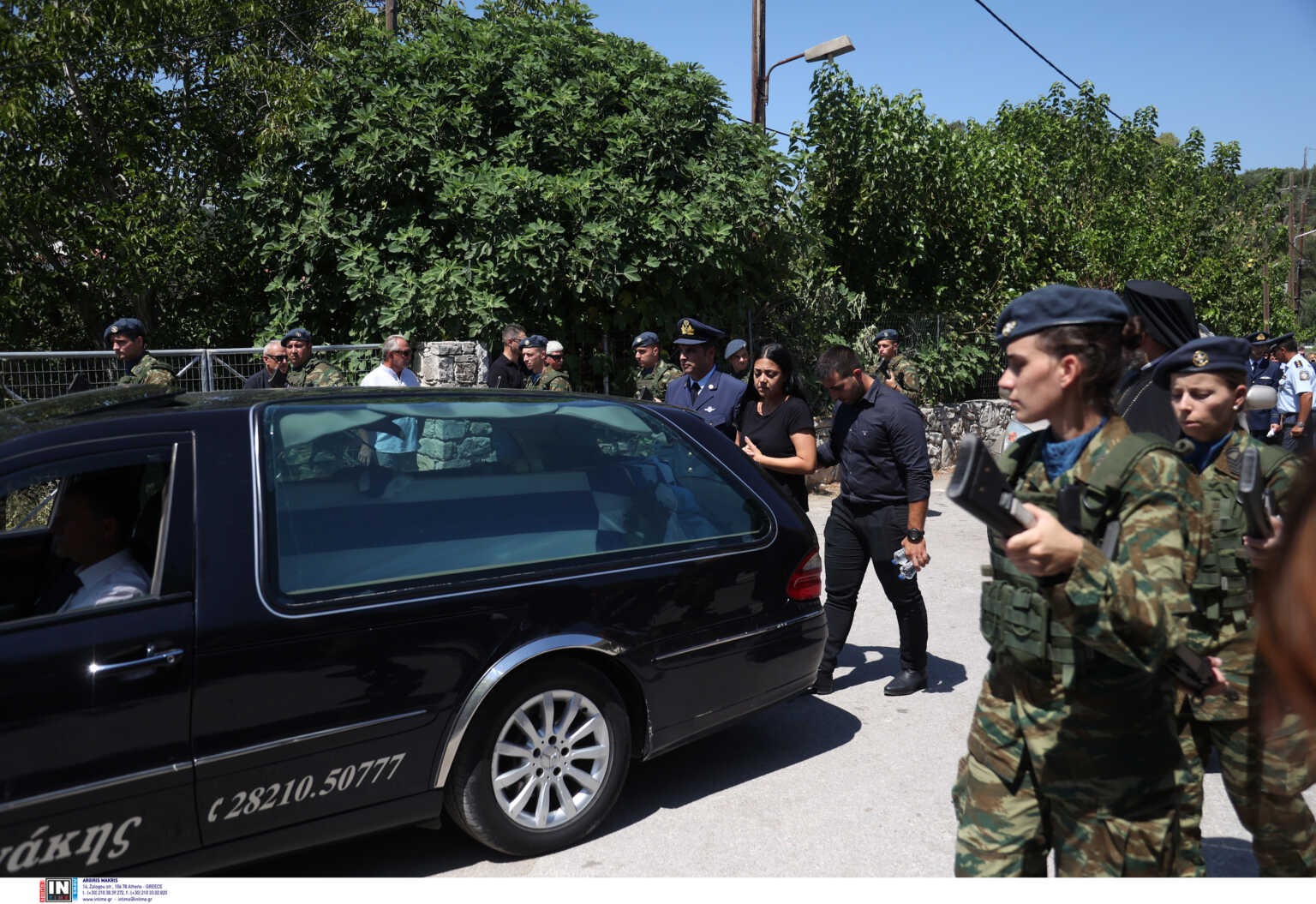 Κηδεία Χρήστου Μουλά: «Αθάνατος» φώναξαν τα Χανιά για τον ήρωά τους ...