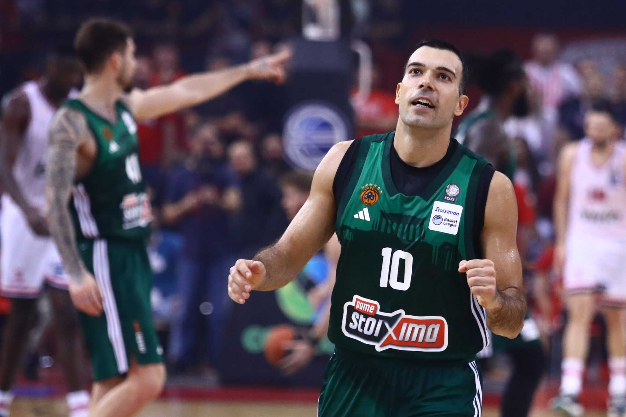 Κώστας Σλούκας: Οι έξαλλοι πανηγυρισμοί στα αποδυτήρια του ΣΕΦ μετά το ...