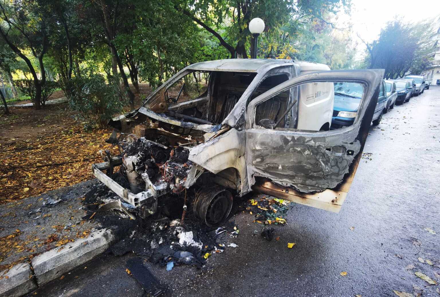 Καισαριανή: Καταδρομική επίθεση κουκουλοφόρων τα ξημερώματα - Έβαλαν ...