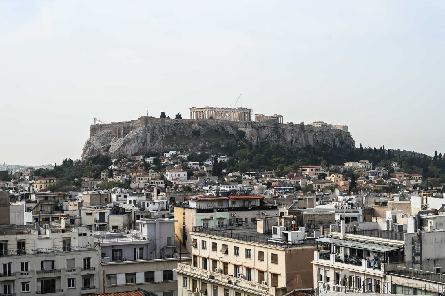 Ακρόπολη: Κινέζος έδεσε χειροπόδαρα τη σύντροφο του και εκείνη έπεσε ...