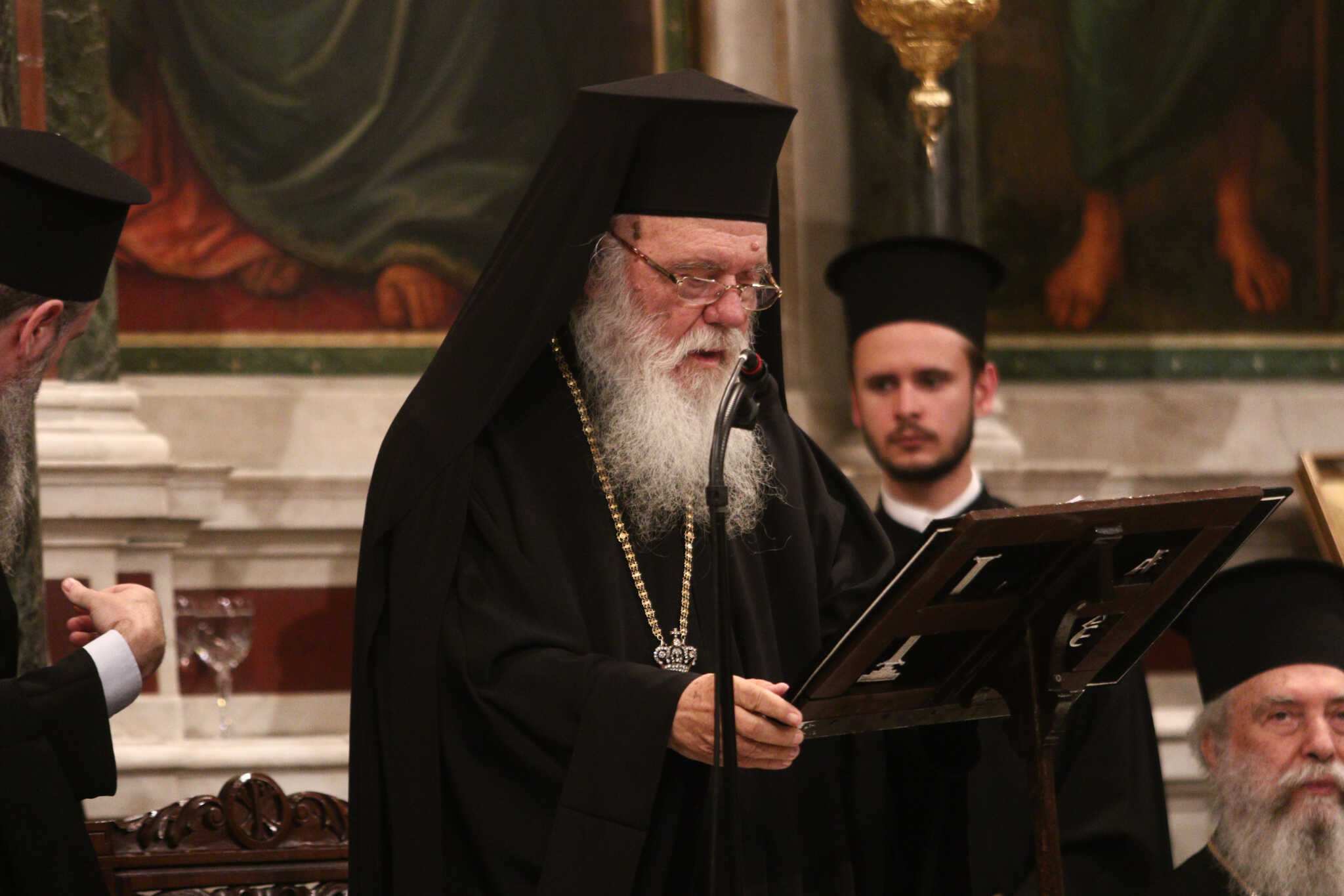 Ιερά Σύνοδος για ομόφυλα ζευγάρια: Τα παιδιά δεν είναι κατοικίδια ...