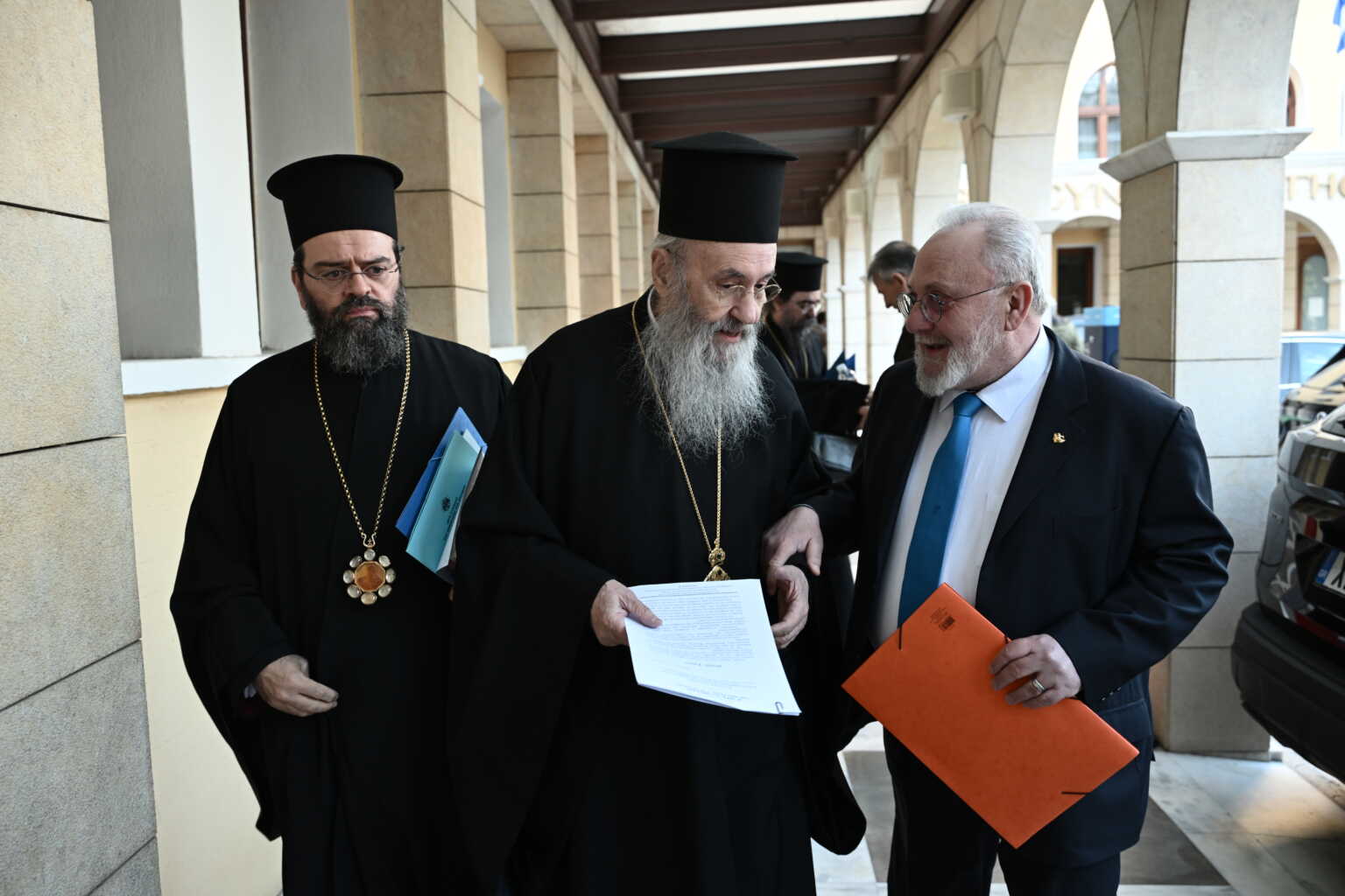 Ιερά Σύνοδος: «Προωθούν την κατάργηση της πατρότητας και της μητρότητας ...