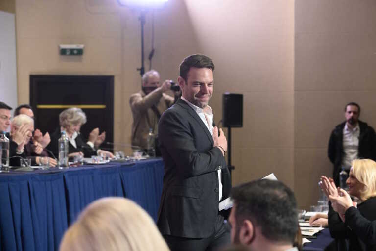 Ο Στέφανος Κασσελάκης έκοψε τη βασιλόπιτα στην Κεντρική Επιτροπή του ...