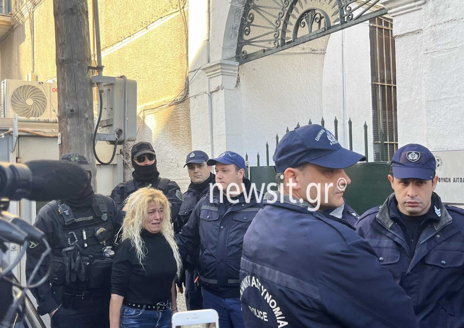 Μεσολόγγι: Δεν ομολογεί ο κρεοπώλης - «Μίλα ρε τέρας» ξεσπά η μητέρα ...