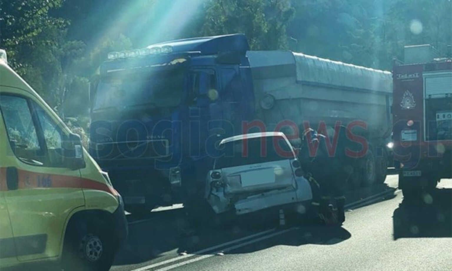 Τροχαίο στο Κορωπί με καραμπόλα 3 οχημάτων - Οδηγός εκσφενδονίστηκε από ...
