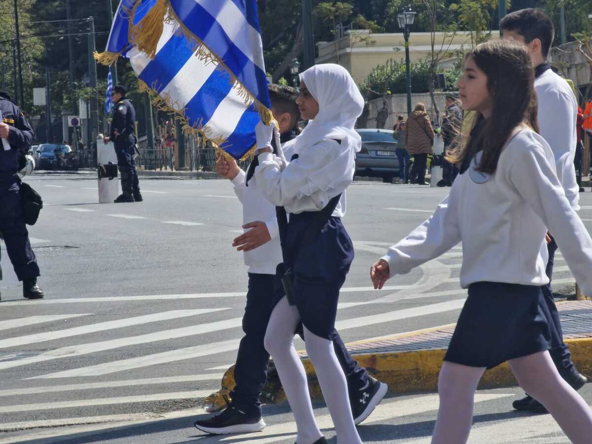 25η Μαρτίου: Μαθητική παρέλαση στην Αθήνα - Μεγάλη η συμμετοχή από ...