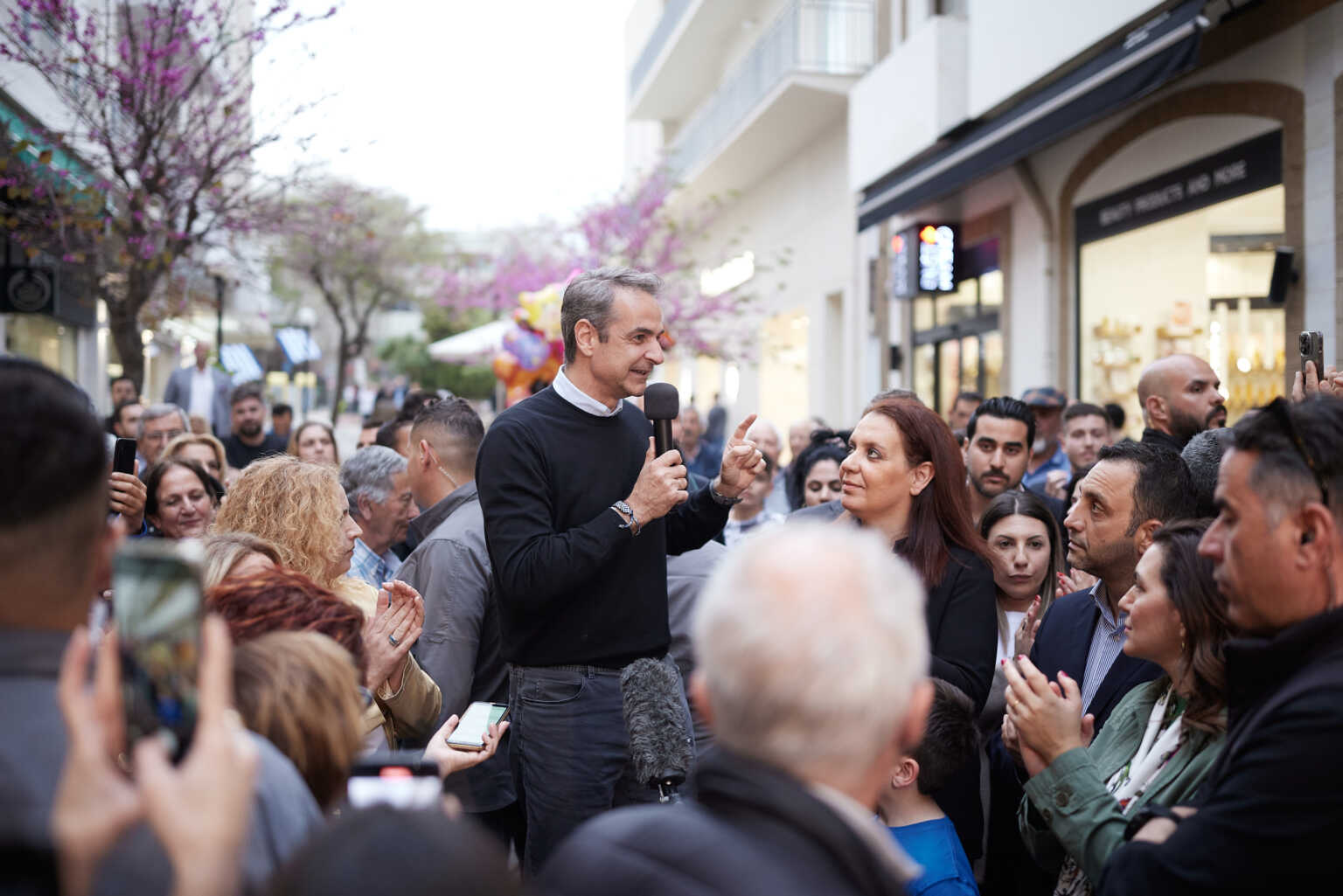Ανησυχία στη ΝΔ μετά τις δημοσκοπήσεις: Η χαλαρότητα, η αδιαφορία και η ...