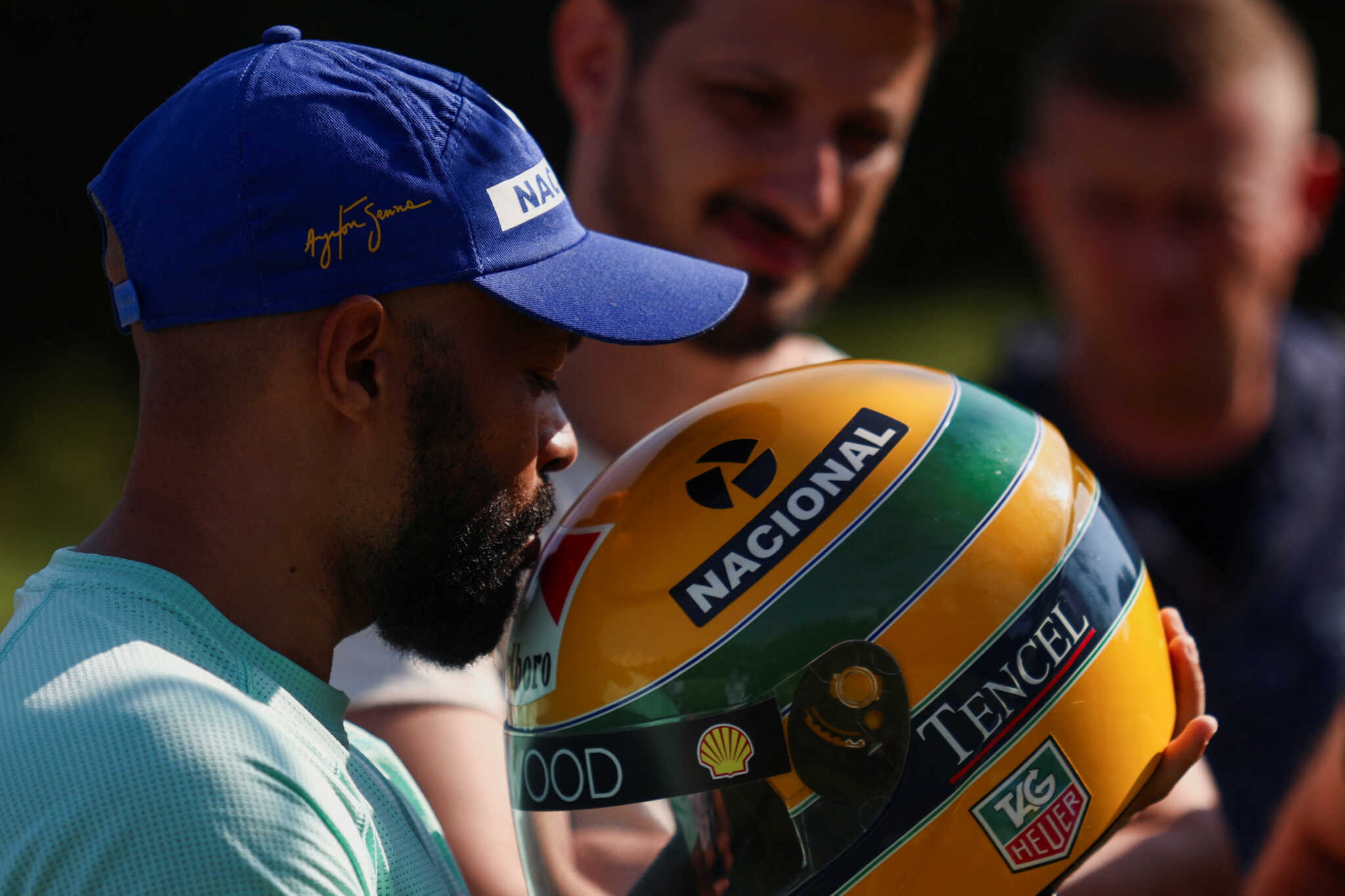 Ayrton Senna: Οι επισκέπτες στον τάφο του στη Βραζιλία και το πανό στο ...