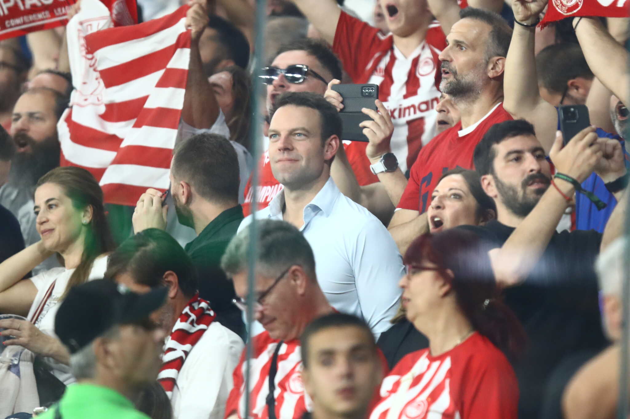 Ολυμπιακός - Φιορεντίνα: Στην εξέδρα των Πειραιωτών και ο Στέφανος ...