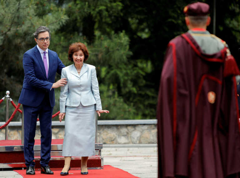 Αναταραχή με το «καλημέρα» έφερε η νέα πρόεδρος της Βόρειας Μακεδονίας ...