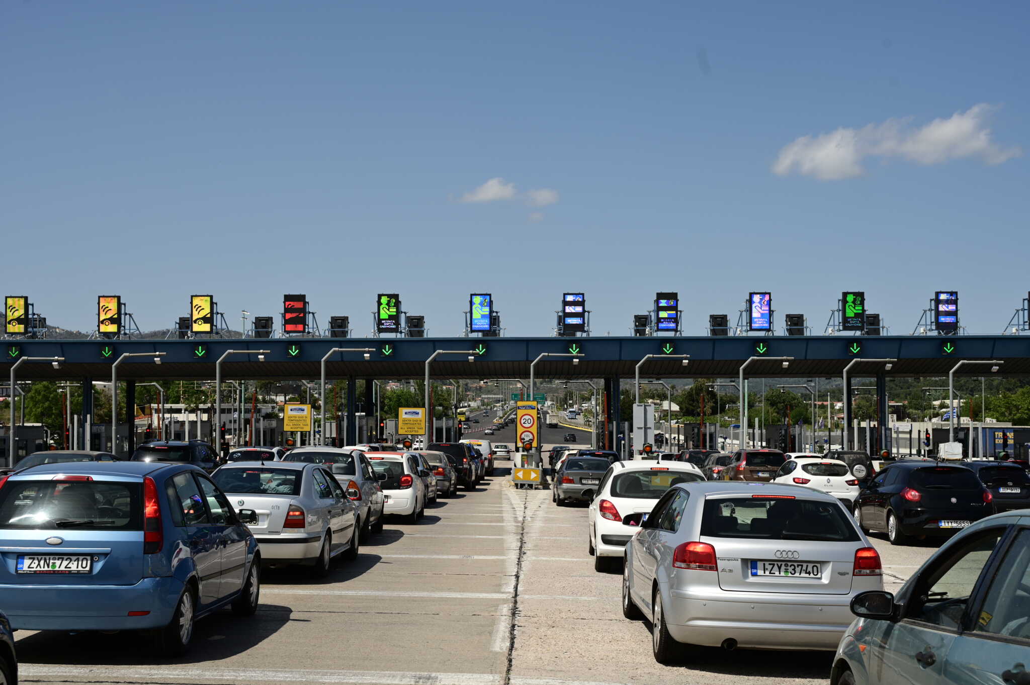 Έξοδος του Πάσχα: Το αδιαχώρητο σε λιμάνια, ΚΤΕΛ και εθνικές οδούς - Οι ...