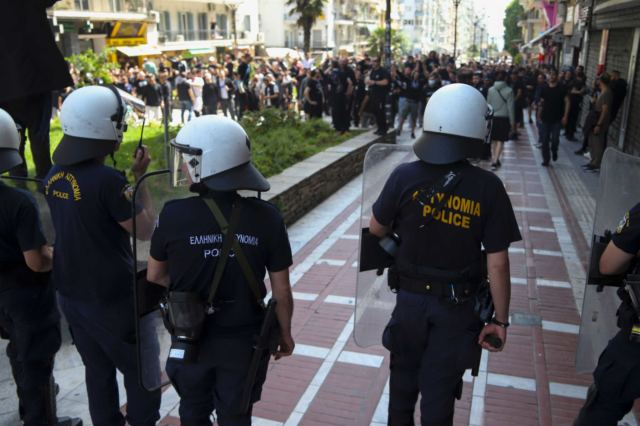 Αρης - ΠΑΟΚ: Οπαδός του Δικεφάλου του Βορρά συνελήφθη με σπαθί ...
